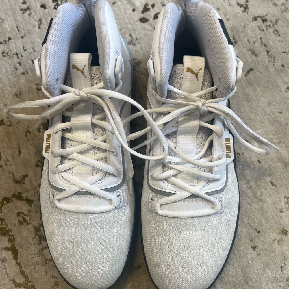 Classic Puma Hightop White Sneakers. - Gem